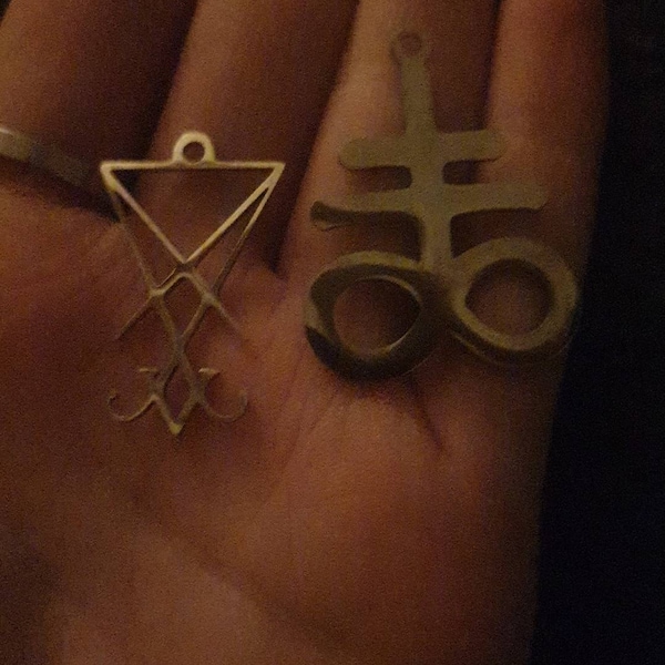 5pcs/lot Resist Charm Civil Rights Feminism Feminist Political Flag Hut ...