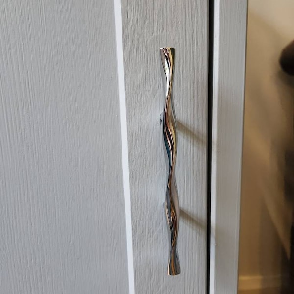 Polished Chrome Kitchen Cabinet Wave Twist Handle 64mm Cupboard Drawer ...