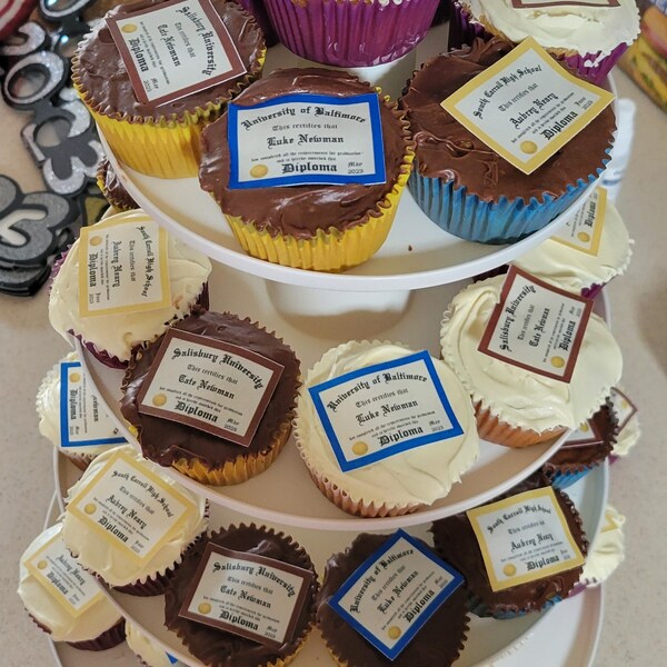20 Edible Graduation Diplomas for Cupcakes or Rice Crispy Treats ...