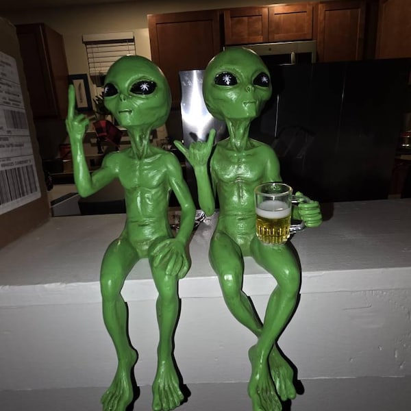 Rude Alien Statue “flipping the Bird” 10″ H Shelf Sitter ...