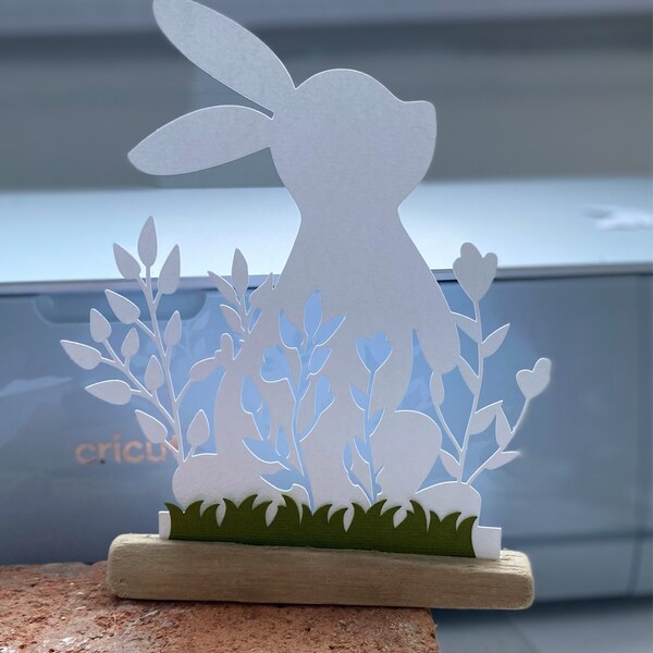 Plotterdatei SVG, DXF, PNG Hase in Blumen aus Papier zum selber basteln. Mit Schmetterlingen zum ...