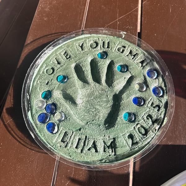 Easy DIY Handprint Stepping Stone for Garden and Home Decor - Father's ...