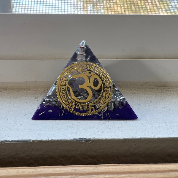 Orgonite® Pyramid Energy Healing Orgone® Pyramid Small Om/aum Amethyst ...