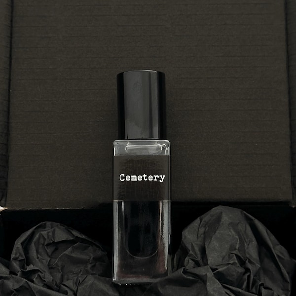 BLACK CAT'S PURR, Gothic Fragrance, Perfume Oil, Witchy Scents - Etsy