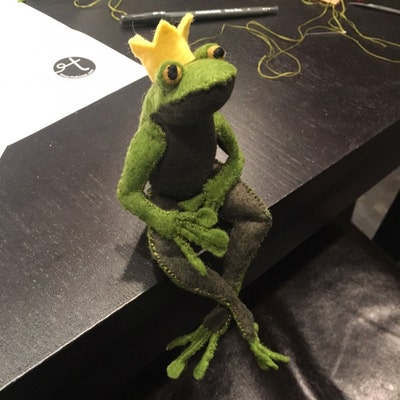 The Frog Prince Kit, Felt Animal Craft Kit Frog Sewing Kit Hand-sewing ...