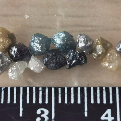 10 Stück natürlicher roher Rubin, Größe 8-13 mm, roter Kristall Rubin ...