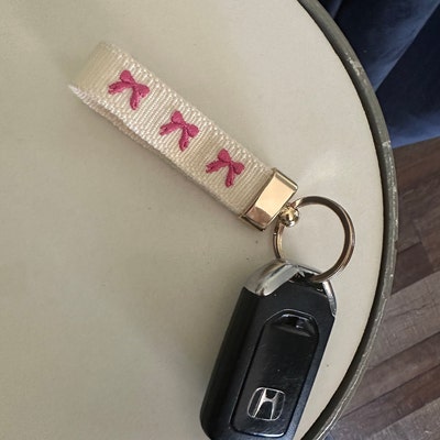 Pink Bow Keychain / Bow Embroidered Keychain / Coquette Bow Embroidery ...