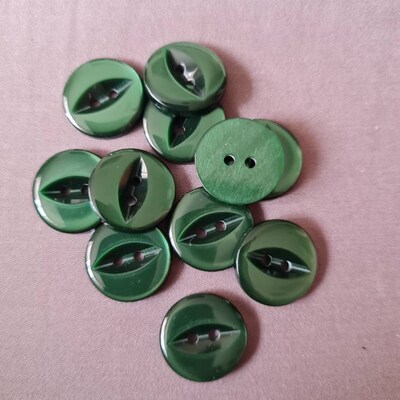 8x Traditional Aran Buttons, Various Sizes 11mm-30mm, Brown & Cream ...