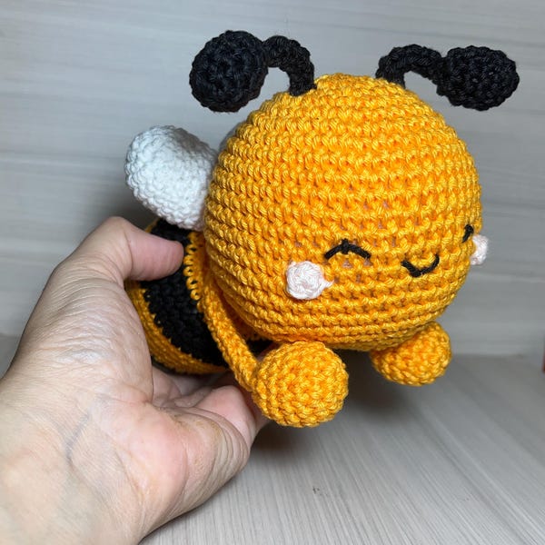 Sleeping Bee Crochet Pattern, Simple Beginners Amigurumi Animal ...