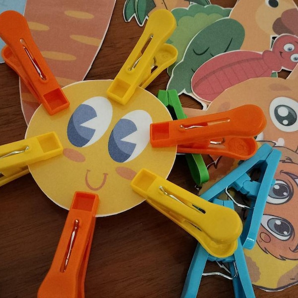 Fun Flashlight Game for Kids | Printable Peek-a-boo Bags Activity ...