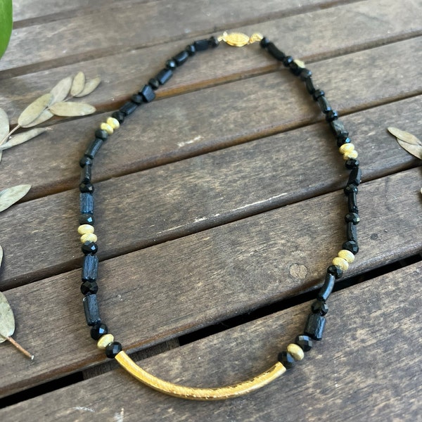 1 Strand of Modern Minimalist Caps in Two Colors and Two Sizes ...