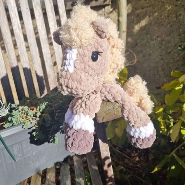 Paylin the Pony SNUGGLER Crochet Pattern | No Sew Low Sew Crochet ...