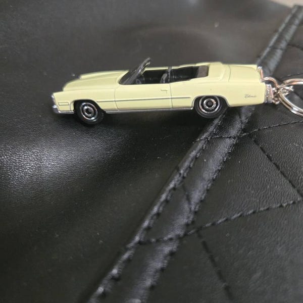 Mercedes-benz W123 Keychain, 1980 W123 Wagon Keychain, Mercedes ...