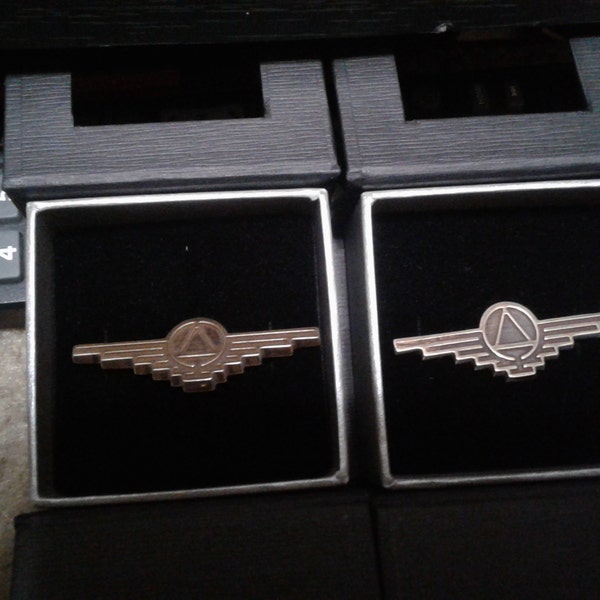 Gold Society Pin, Officially Licensed Red Rising Jewelry With Pierce ...