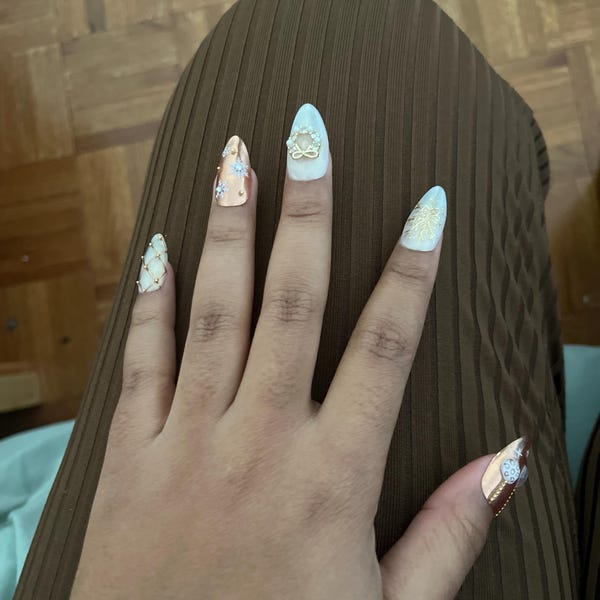 Festive Reindeer & Laurel Wreath Press-on Nails: Medium Almond Shape ...