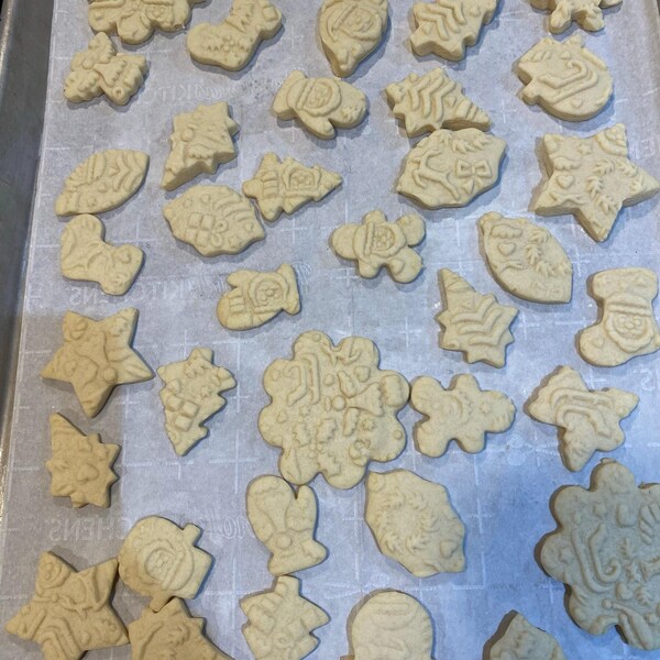 Pinecones and Cardinals Embossed Rolling Pin - Etsy