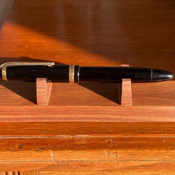 Handcrafted Walnut Pen Stand: Personalized Display for Fountain Pens ...