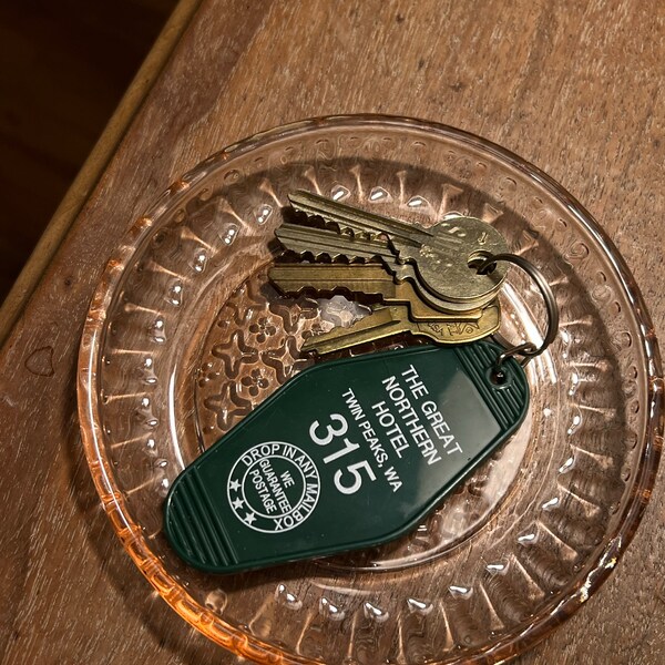 Golden Girls Shady Pines Keychain - FREE SHIPPING - Etsy