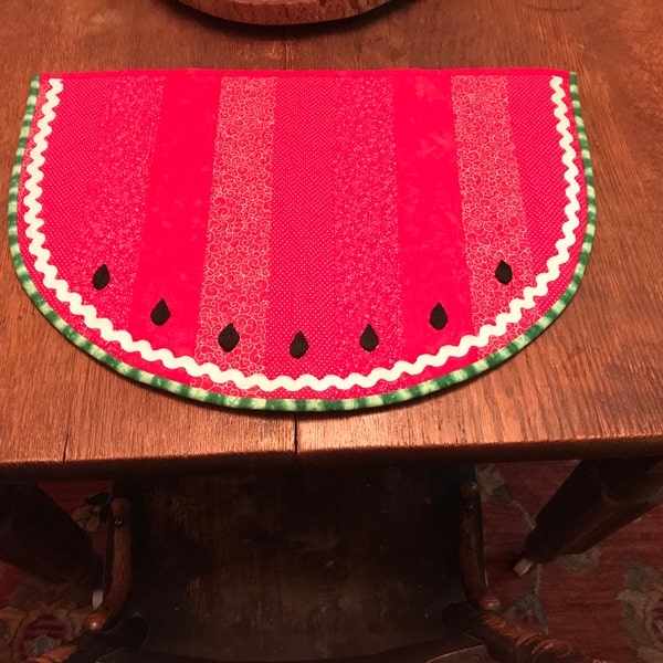 Watermelon Table Mat, Watermelon Table Topper, Quilted Watermelon Mat ...