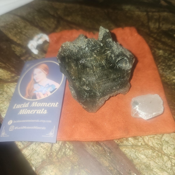 Unique Himalayan Quartz, Extra Glassy Over a Sparkly Chlorite Bed ...