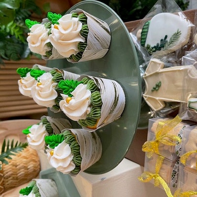 New Eucalyptus With Gold Foil Accents Wrappers , Rustic Cupcake ...