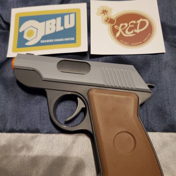 Team Fortress 2 Pyro Figurine | 3D Printed Low Poly TF2 Pyro Desktop ...