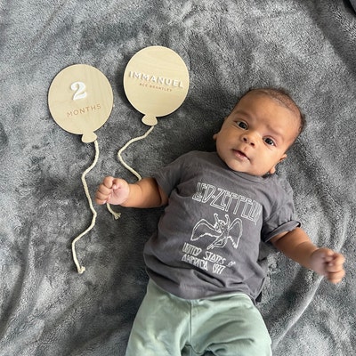 Wooden Daisy Flower Milestone Cards Custom Name Milestone - Etsy