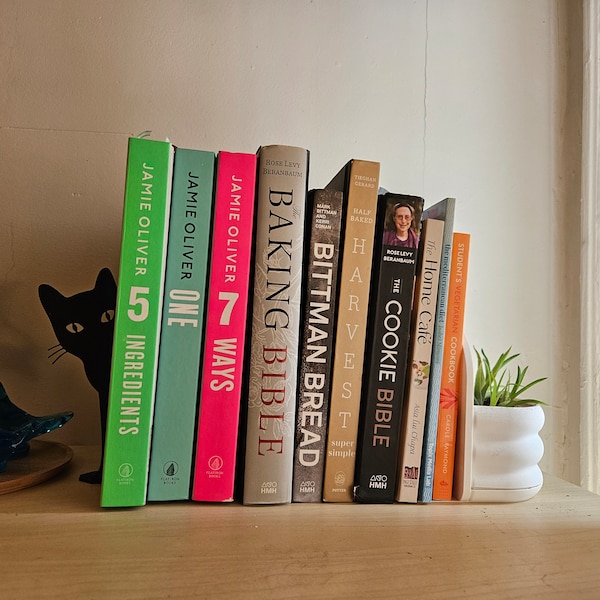 Peeking Cat Bookend | Minimalist Bookends Unique | Funny Cat Lover Gift ...