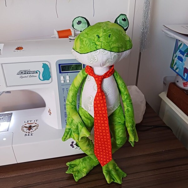 Stuffed Frog - PDF Sewing Pattern & Tutorial | Stuffed Animals | Plush ...