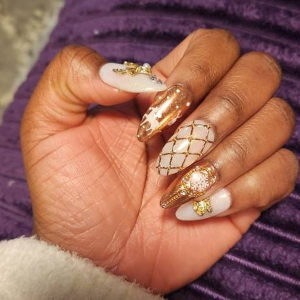 Festive Reindeer & Laurel Wreath Press-on Nails: Medium Almond Shape ...