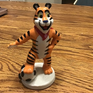 Wade Disney Hatbox Toughy Dog 1960's perfect - Etsy