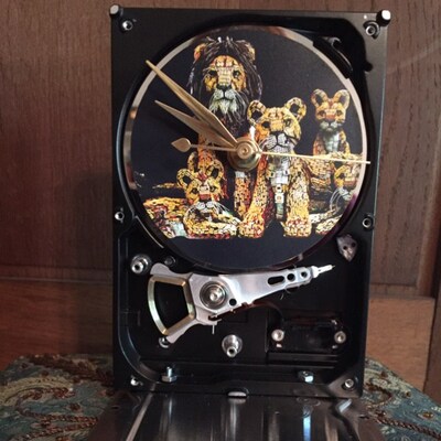 Circuit Board Clock Hand-painted With Laptop Disk Platter, Amazing Geek ...