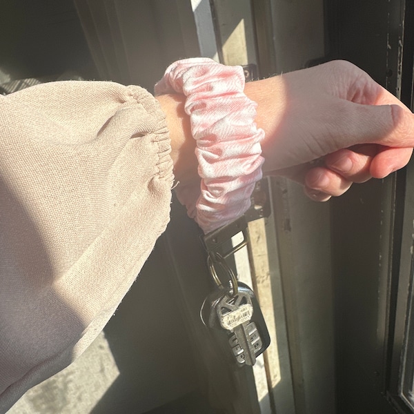 Scrunchie Keychain Wristlet, Key Fob Keychain, Scrunchie Keychain ...