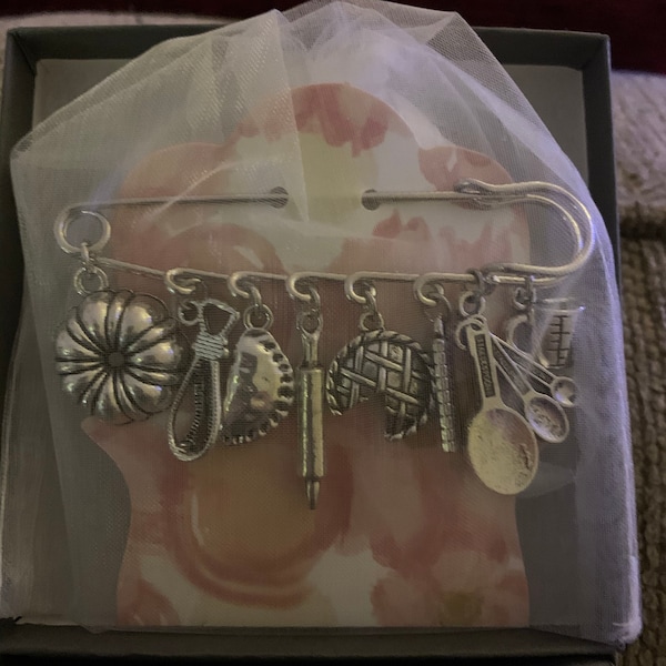 Baker Pastry Chef Kilt Safety Pin Jewelry - Baking Charms: Bundt Cake ...