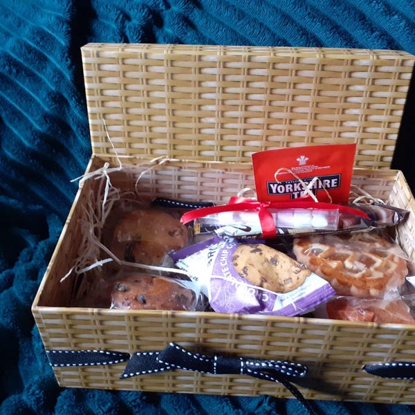 Large Wellness HAMPER Gift Box Pamper Spa Kit Unwind Relax De-stress ...