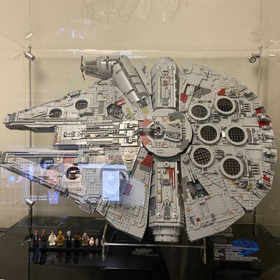 LED Light Display Case for Star Wars™ Millennium Falcon™ Vertical ...