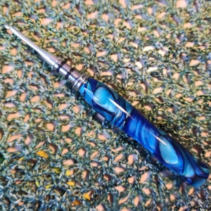 Ergonomic Crochet Hook Set in Blue Crush Resin With Interchangeable ...