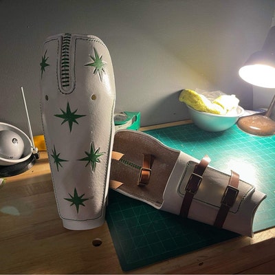 Leather Full clamshell Style Gauntlet Pattern / Hand Armor Pattern ...