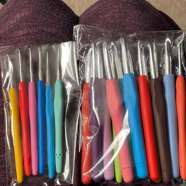 Ergonomic Crochet Hook Set 22 Sizes (0.5mm to 10mm) for Crafting and ...
