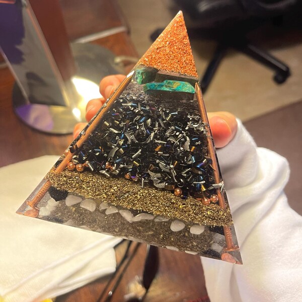 Crystal Pyramid With Shungite for Positive Vibration and Energy Balance ...