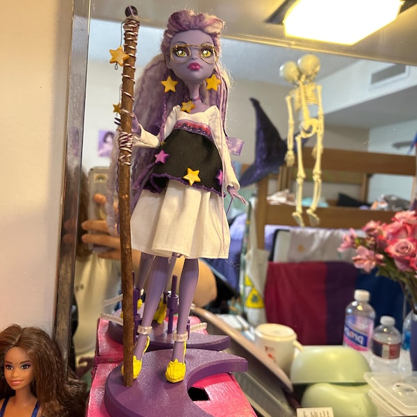 Themed Stands - Monster High Inspired Designs to Accent the Character ...