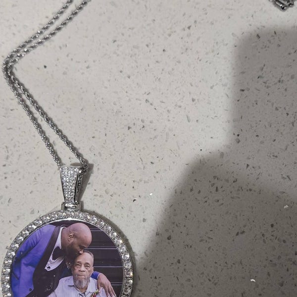 Iced Out 3 Sizes Round Personalized Family Member Picture Pendants ...