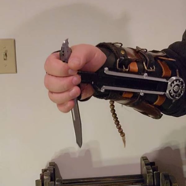 V2 Assassin's Mirage Basim Hidden Blade - Etsy