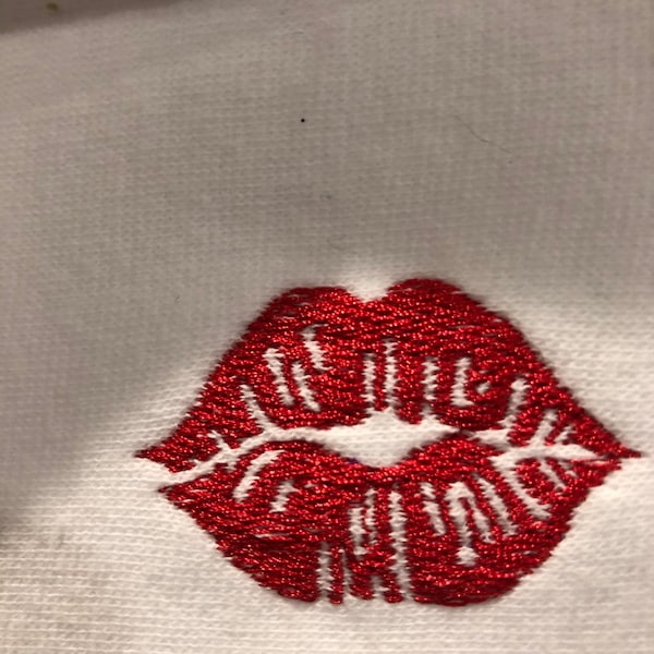 Kissing Lips Embroidery Design, 5 Sizes, Embroidering Fill Stitch ...