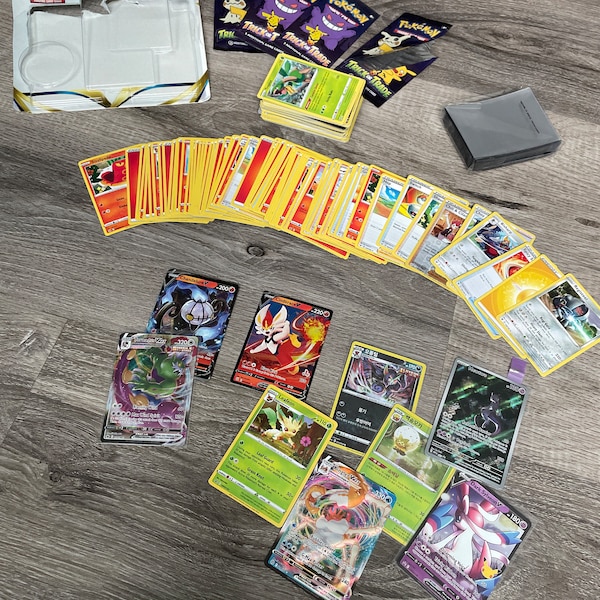Pokemon TCG: Eevee and Eeveelutions Gift Box! | Includes Boosters ...