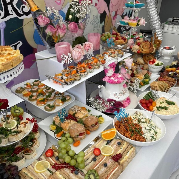 Handmade Alice in Wonderland Mad Hatters Tea Party Birthday Wedding ...