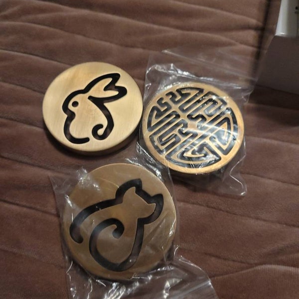 Dark Oak Wood Stand Name Seal | Handmade Decorative Carved Wood Stand ...