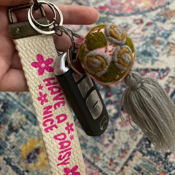 Daisy Keychain Wristlet / Key Fob / Have a Nice Daisy Keychain / Key ...