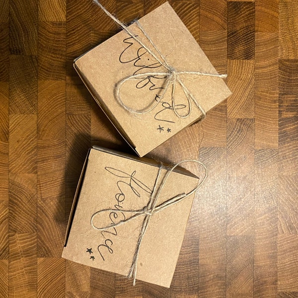 Handwritten Scallop Shell Place Names - Etsy