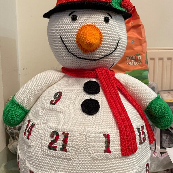 Grand bonhomme de neige au crochet calendrier compte à rebours modèle ...